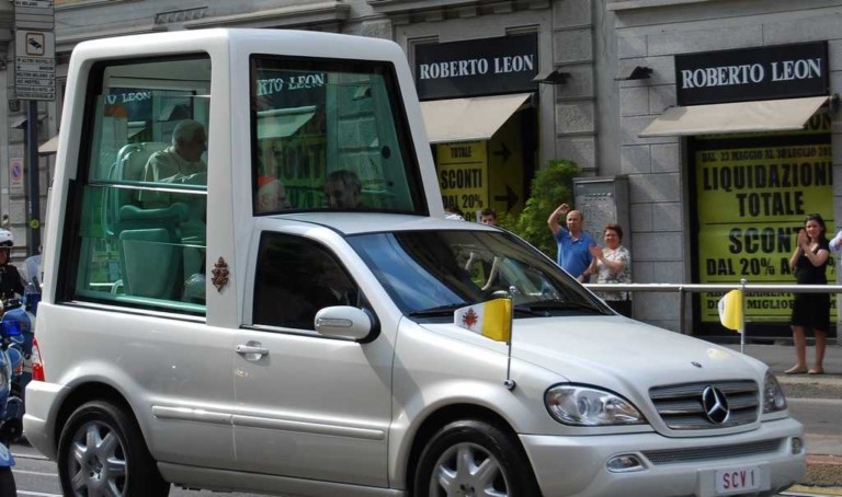 La Papamobile: Mercedes ML 430 | Cavalli Vapore