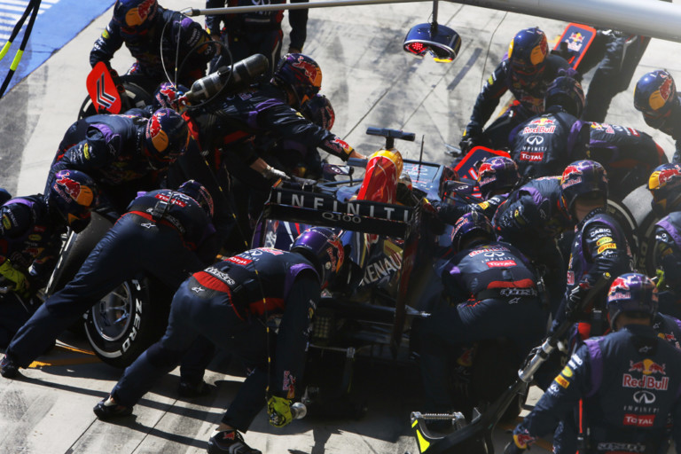 Il Pit Stop della Red Bull Racing in slow-motion | Cavalli Vapore