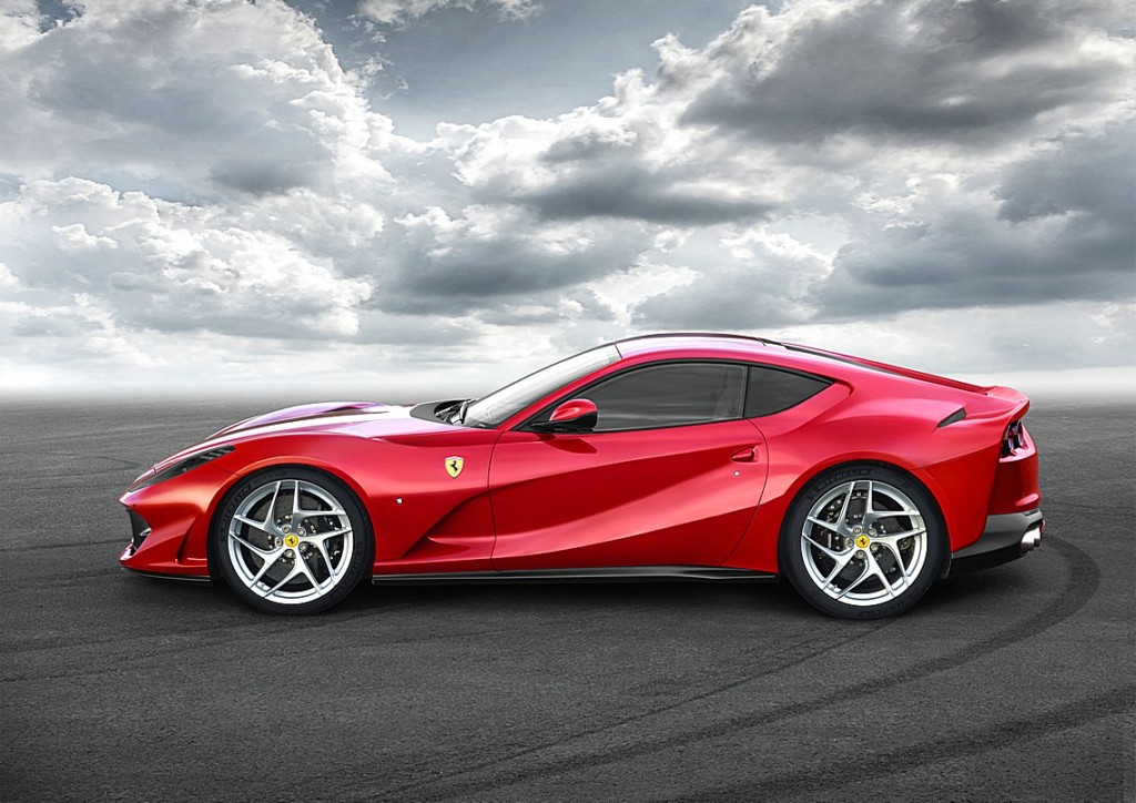 Ferrari 812 Superfast: la nuova V12 berlinetta della casa di Maranello ...