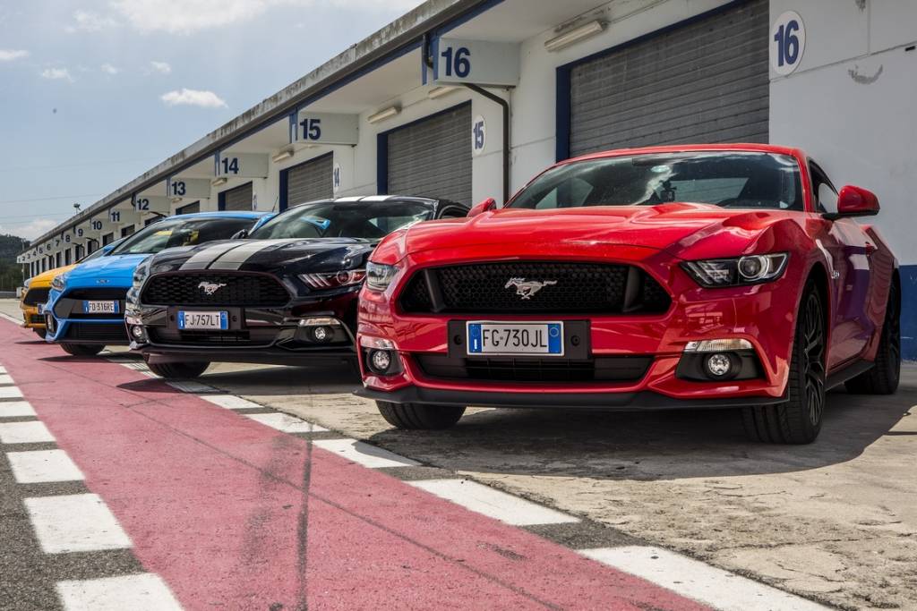 Ford Mustang: Red Tails Edition | Cavalli Vapore